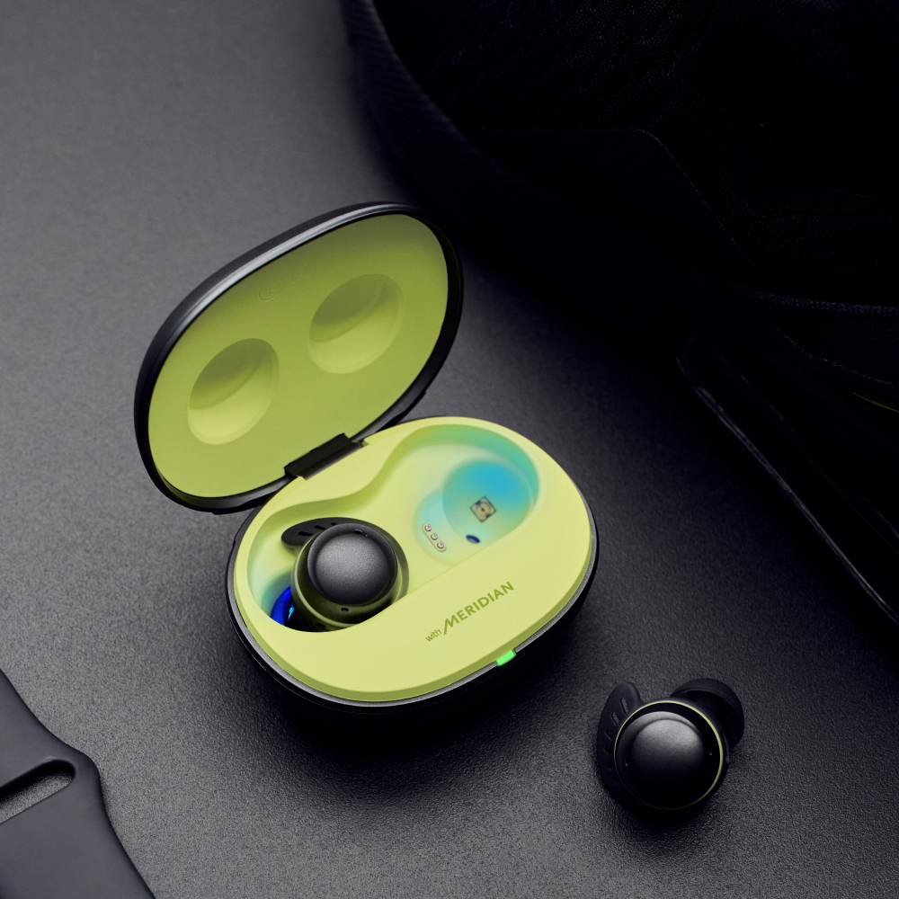 LG renueva sus audífonos Tone free - TeclaATecla